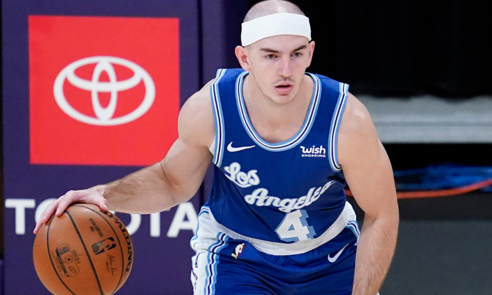 Guard Alex Caruso signs four-year deal with Chicago