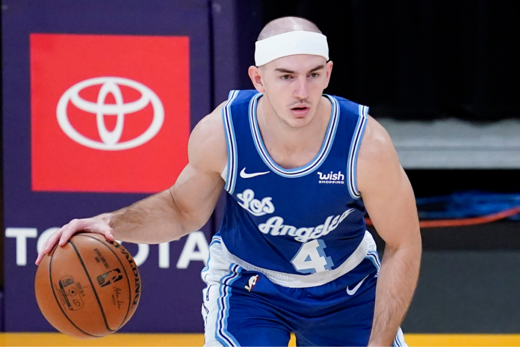 Guard Alex Caruso signs four-year deal with Chicago